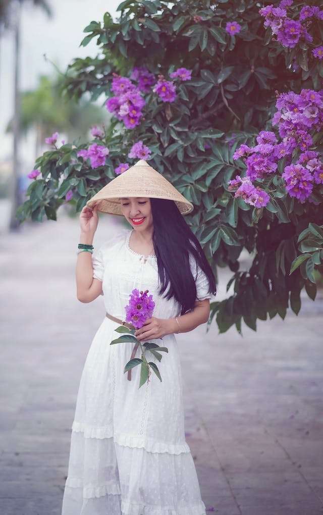 The Origin of the Asian Rice Hat - DailyDistraction